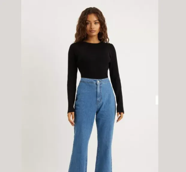 The Perfect Fit: Unlocking the Secrets of Chic Petite Clothing